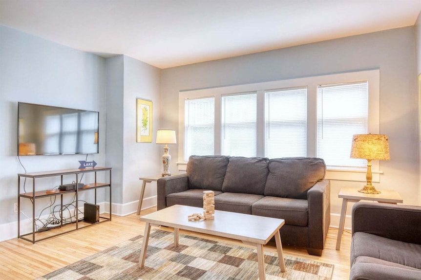 Malabar: Downtown Saugatuck Cottage, Fire Pit, Pet Friendly, Sun Room, Porch - Holland, MI