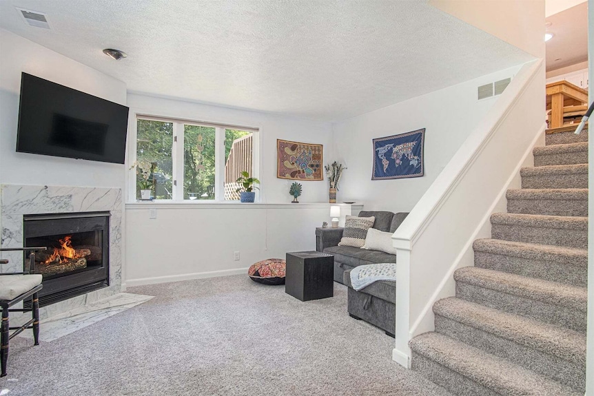 Mi Casa: Private Hot Tub, Fire Pit, Screen Porch, Seasonal Fireplace - Holland Tulip Time Festival