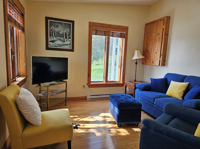Oceanfront Garden Cottage - Gateway To Attractions & Towns. Private Cove Mooring - Nova Scotia