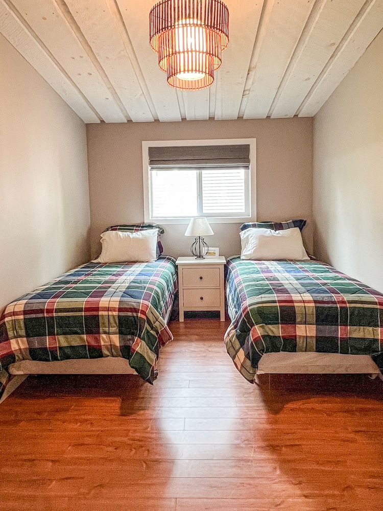 3 Bedroom Beachfront Cottage On Lake Of The Woods - Kenora