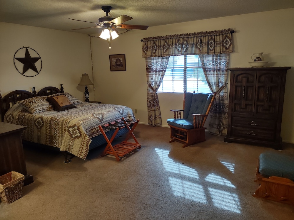 Comfy With A Touch Of Old West Decor-surrounded By Arizona Golf Resort - Mesa, AZ