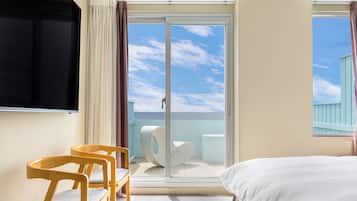 Quarto Duplo Deluxe, vista para o oceano | Secretária, quartos insonorizados, Wi-fi grátis