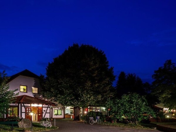 Doppelzimmer, Wc Und Dusche - Hotel-restaurant Lindengarten - Lübbenau