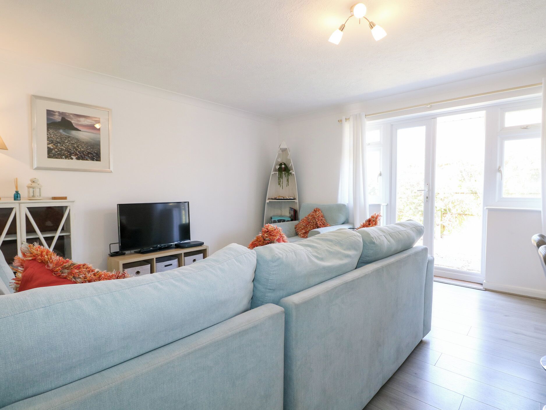 44 West Front Road, Pet Friendly, Character Holiday Cottage In Pagham - West Sussex