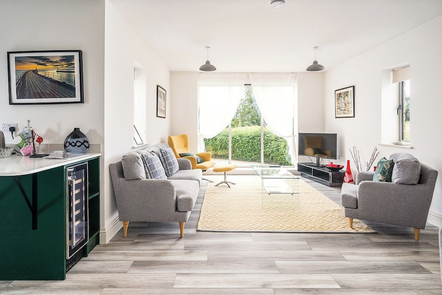 Countryside Hayloft With Access To Indoor Pool, Sauna & Steam Room. - Devizes