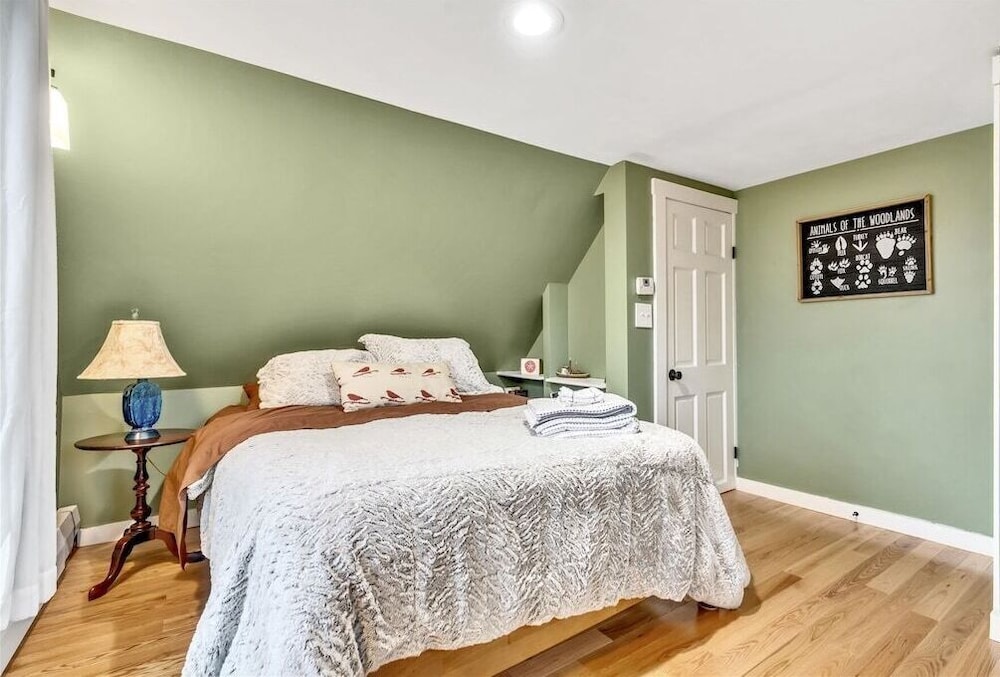 Steps To Dock Square & Gooch's Beach! Pets Welcome! - Kennebunk, ME