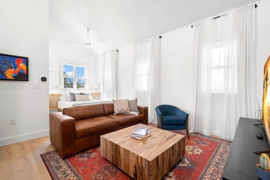 Casa Romeo | Gorgeous Ybor Apt, Steps To 7th Ave - Temple Terrace, FL