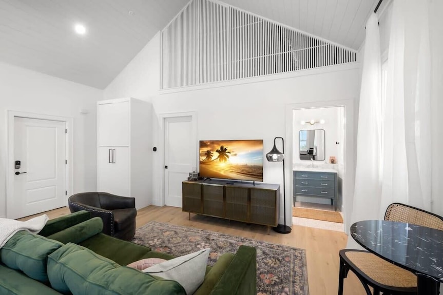 Casa Julieta | Luxury "Ybor-themed" Studio - Busch Gardens Tampa Bay