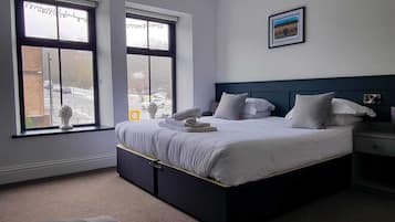 Quarto Clássico com Cama de Casal | Secretária, secretária adequada para computadores portáteis
