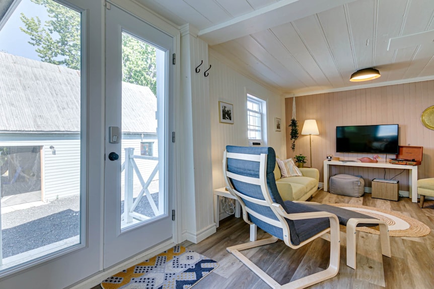 Le Havre Du Canal At Water's Edge In Leclercville - Quebec