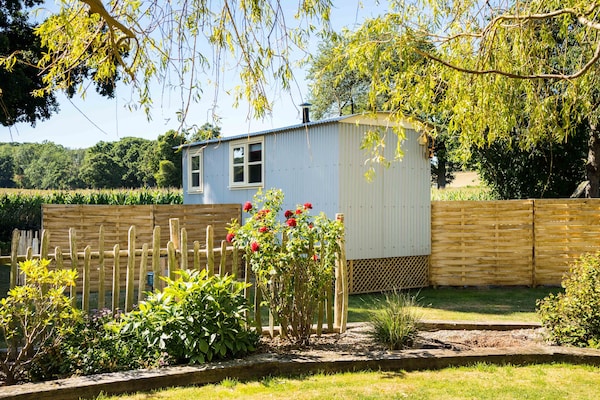 The Hideaway Hut - 1 Bed Shepherds Hut - Hereford - Herefordshire