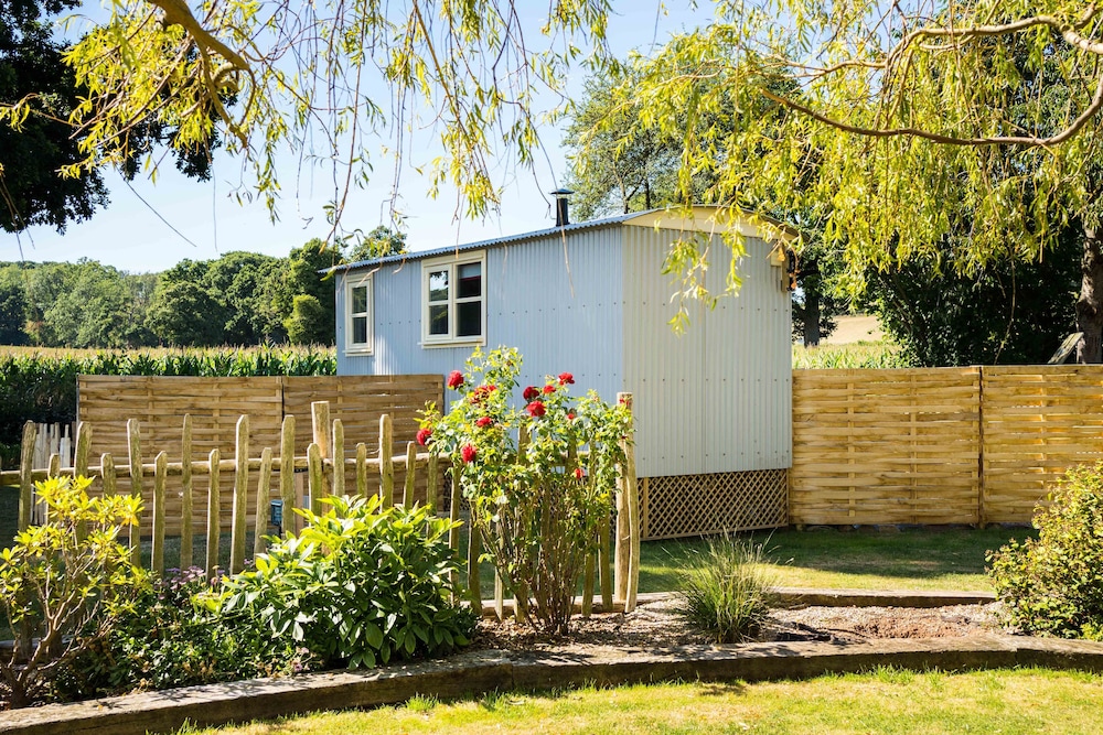 The Hideaway Hut - 1 Bed Shepherds Hut - Hereford - Herefordshire