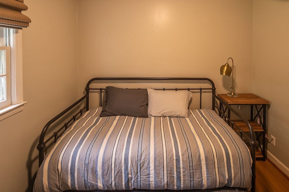 The Owl House: 2000 Sq Ft 2 Floor Private Home 2.5 To Downtown Boone! - Boone, NC