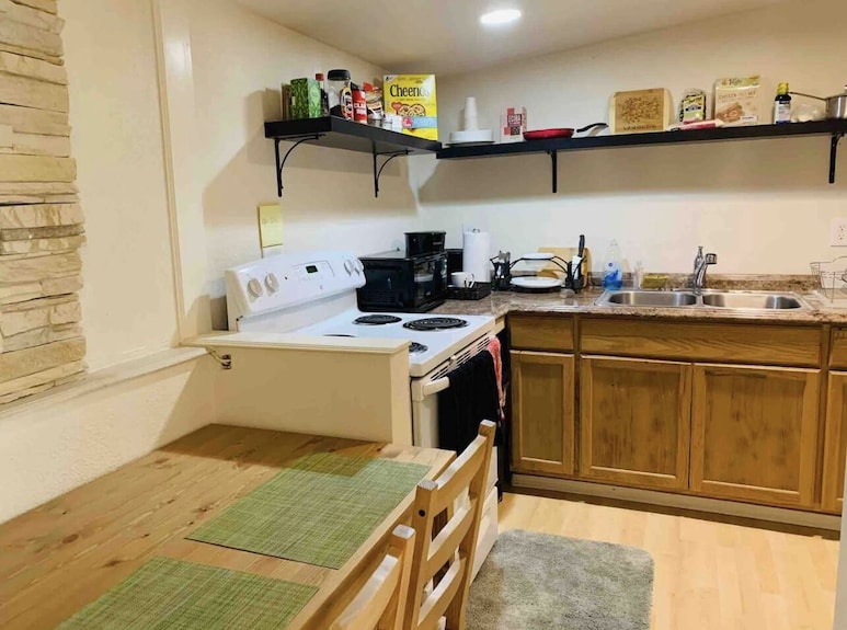 Private Cottage, 5 Mins To Groceries & Alderwood Mall! - Washington