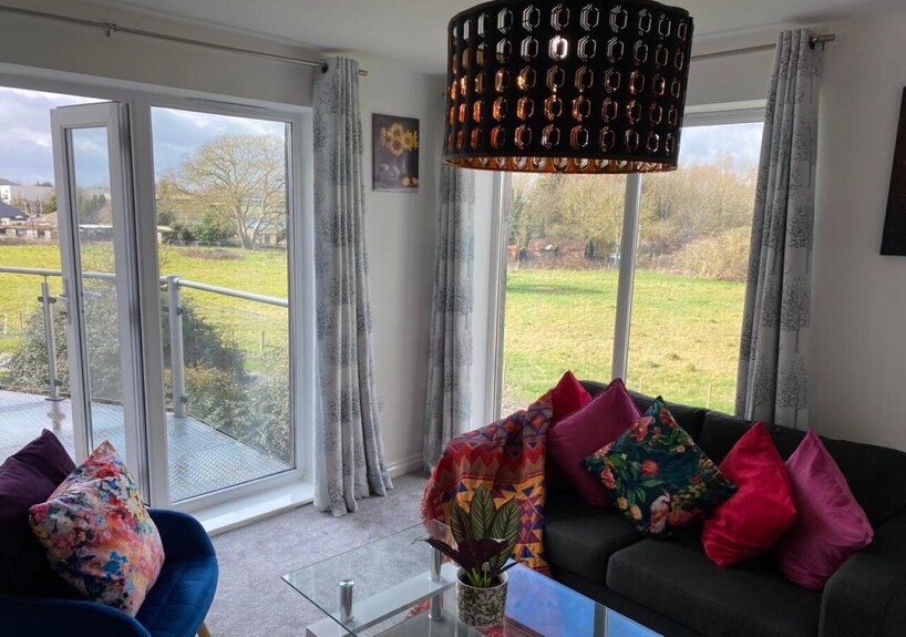 Exclusive Contemporary Apartment With Balcony & Free Parking - Cambridge