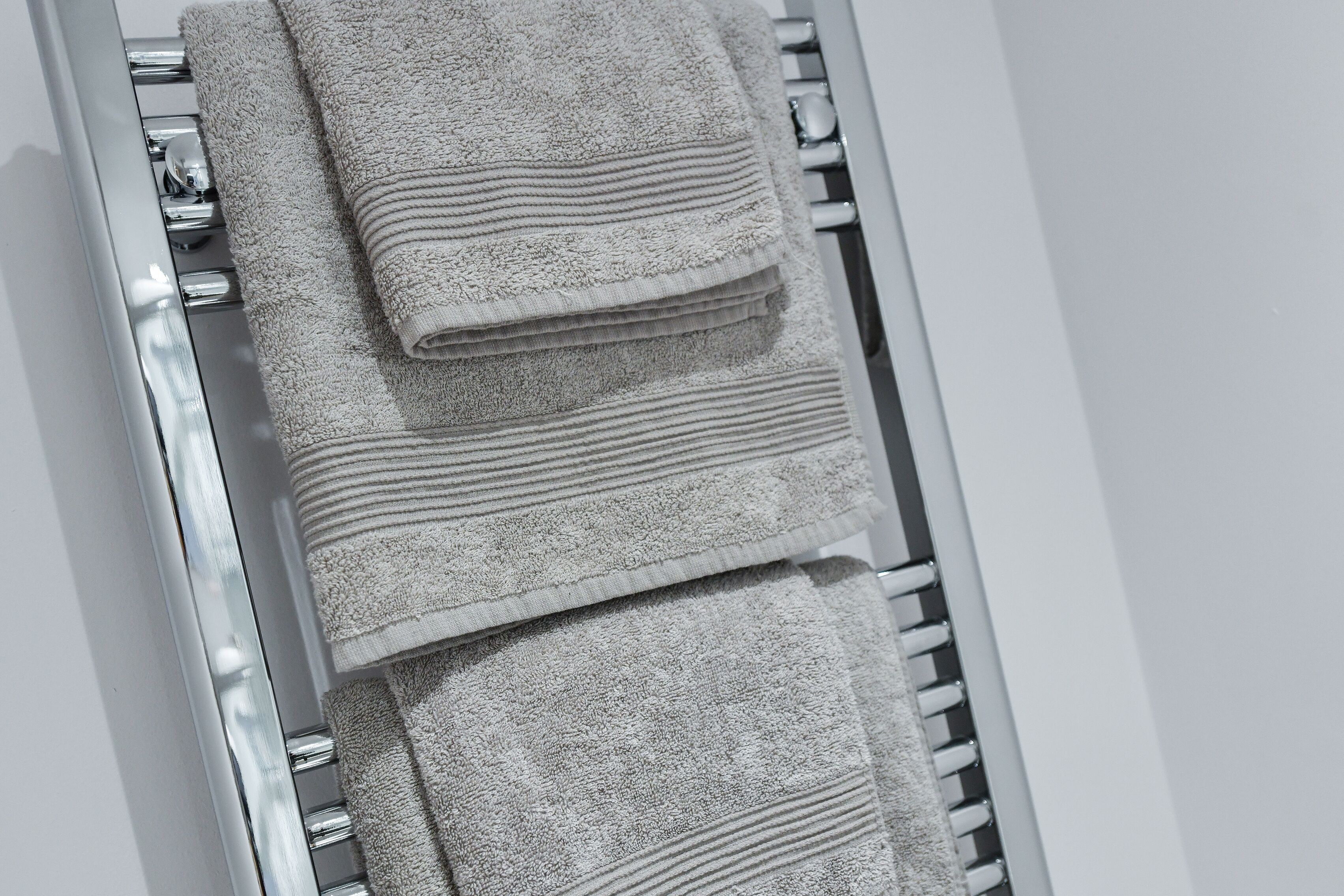 Quarto Individual Comfort | Casa de banho | Um polibã, um secador de cabelo, toalhas fornecidas, sabão 