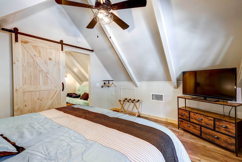 Hike, Fish & Explore: California Cabin W/ Deck! - Pinecrest, CA