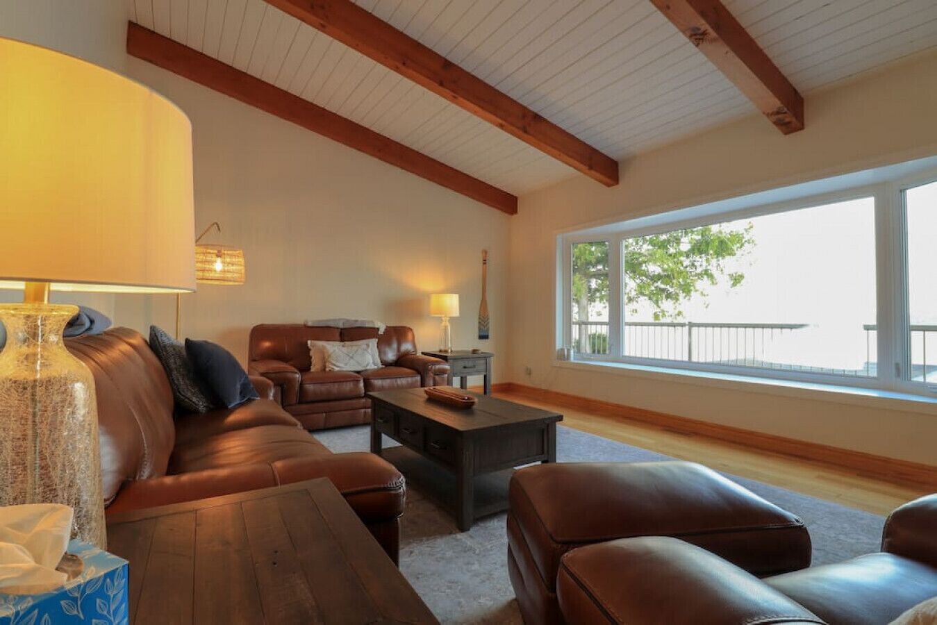 Breathtaking 5 Bedroom Waterfront Home With Hot Tub! - Midland