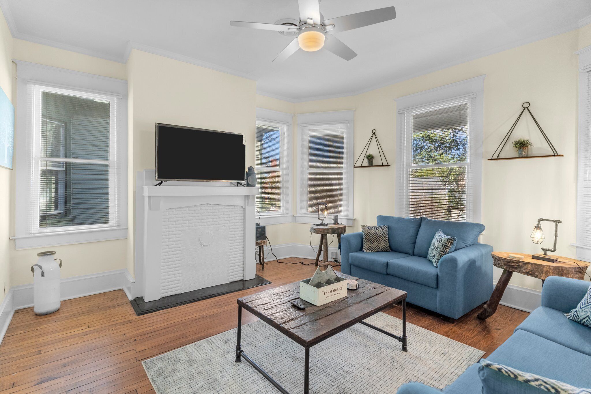 Farmhouse 3 Bedroom Downtown By River Walk No Cleaning Fee - Leland, NC