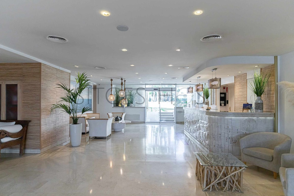 Sitges ARENA - Two pools by the beach - Passeig Marítim | Abritel