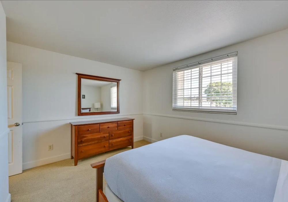 Cozy And Quiet 6-bedroom Retreat Close To Outlet Mall Shopping And More! - Tijuana