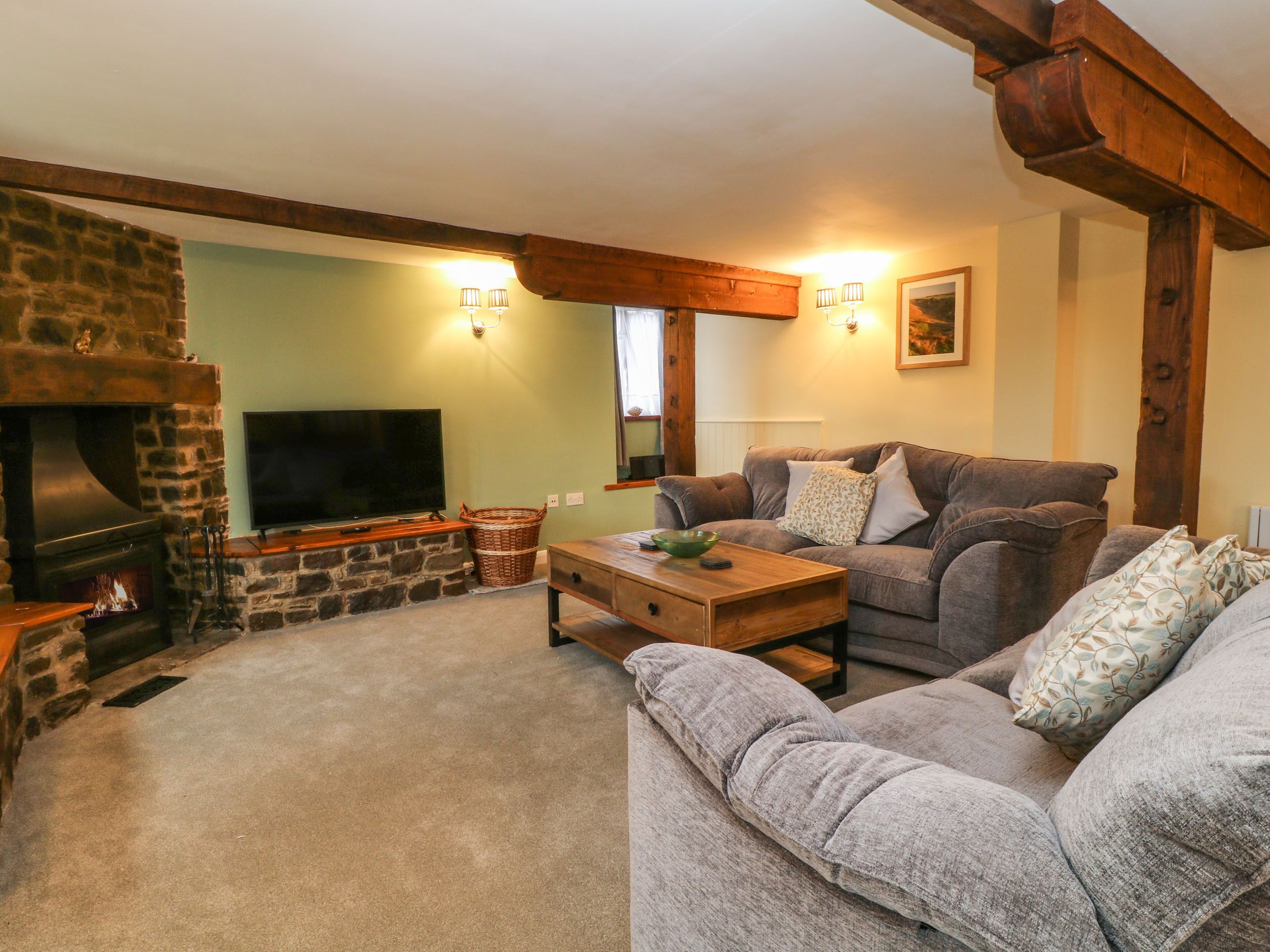 The Hawthorns, Pet Friendly, With Hot Tub In North Molton - South Molton