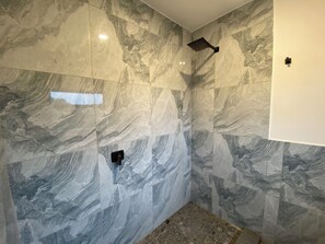 Um polibã, toalhas fornecidas 