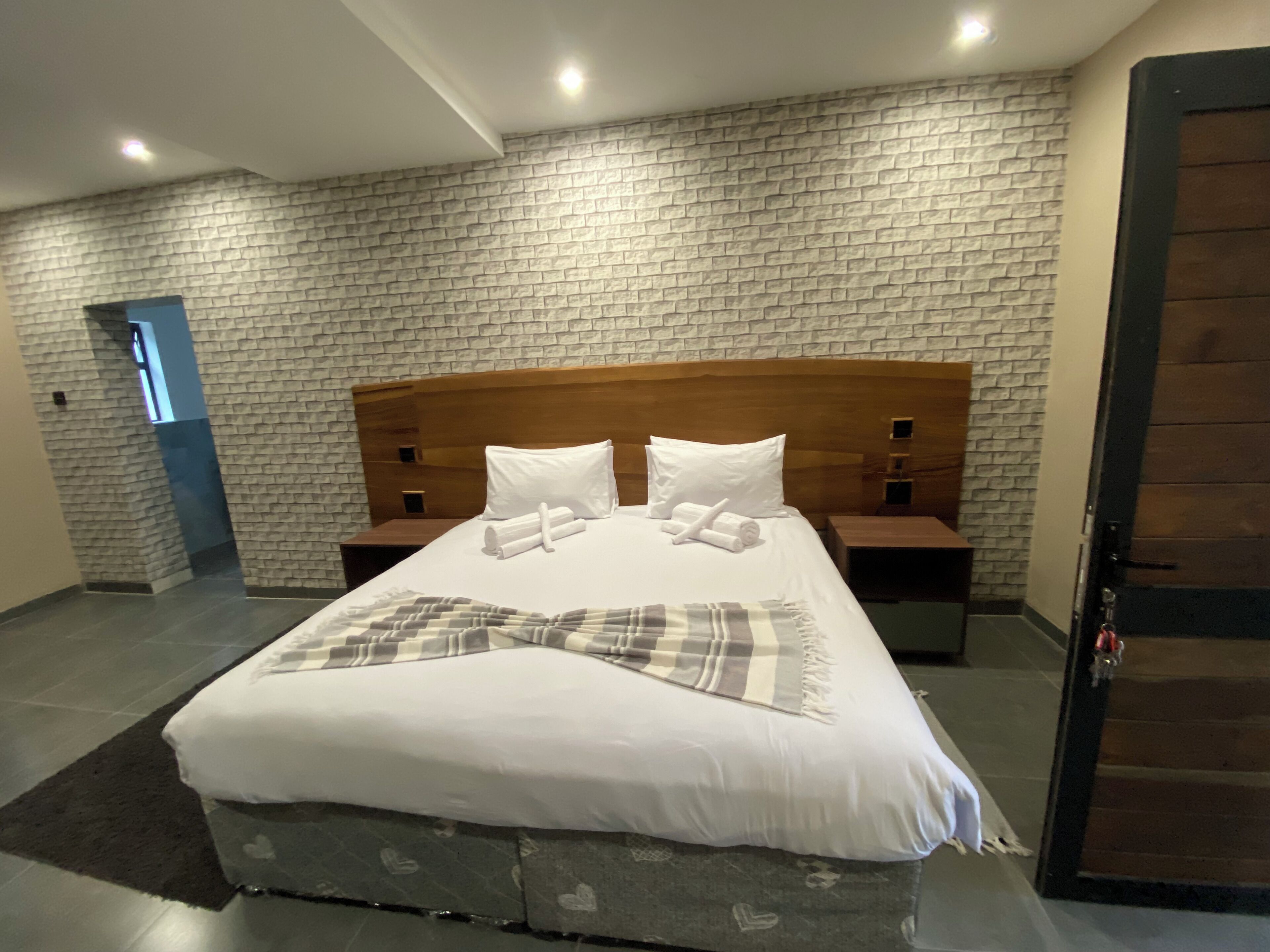 Secretária, secretária adequada para computadores portáteis 