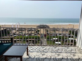 Cabana superluxo | Espaço de trabalho para notebook, quartos à prova de som