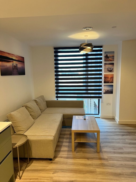 Lovely Luxury Apartment With Free Parking - Luton