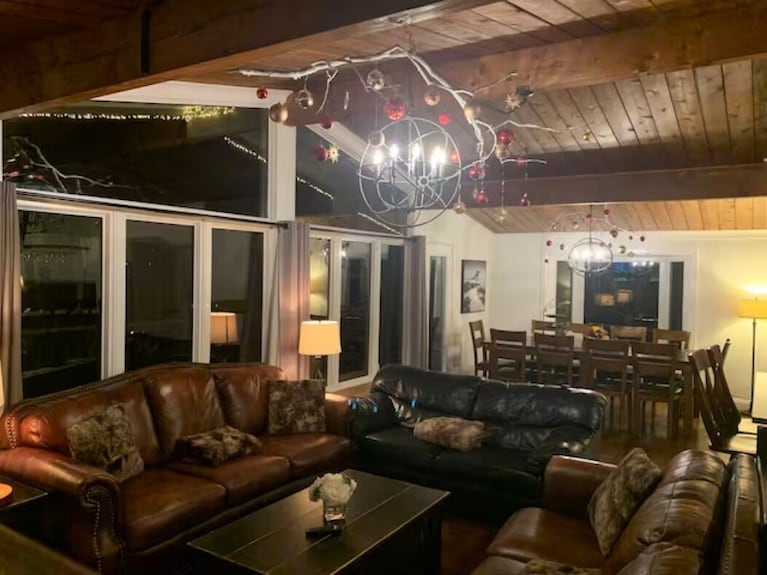 Cozy Chalet W/heated Pool, Hot Tub, Sauna 3 Min Dr. To The Blue Mountain Village - Ontario