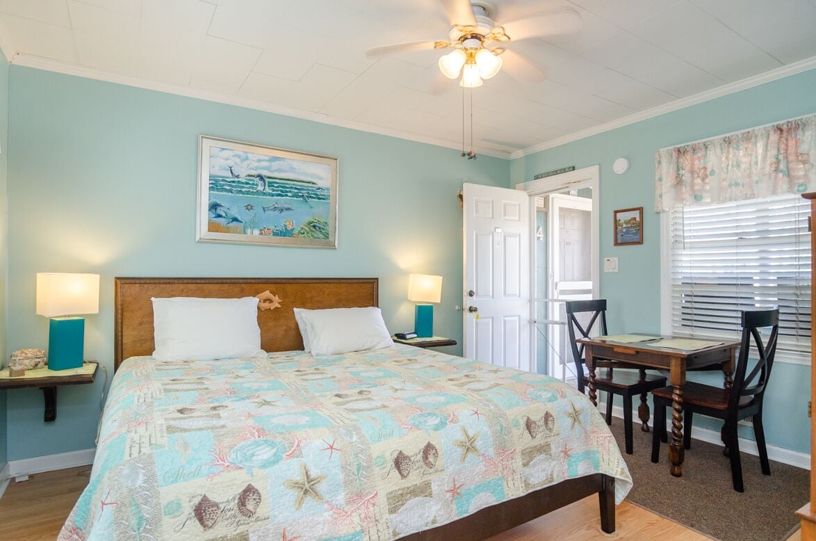 1 Br Efficiency In Private Historic Motel W Pool! - Kure Beach, NC