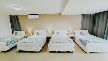 Quarto Quádruplo Familiar, 1 quarto | Roupa de alta qualidade, com mobília individualizada, secretária