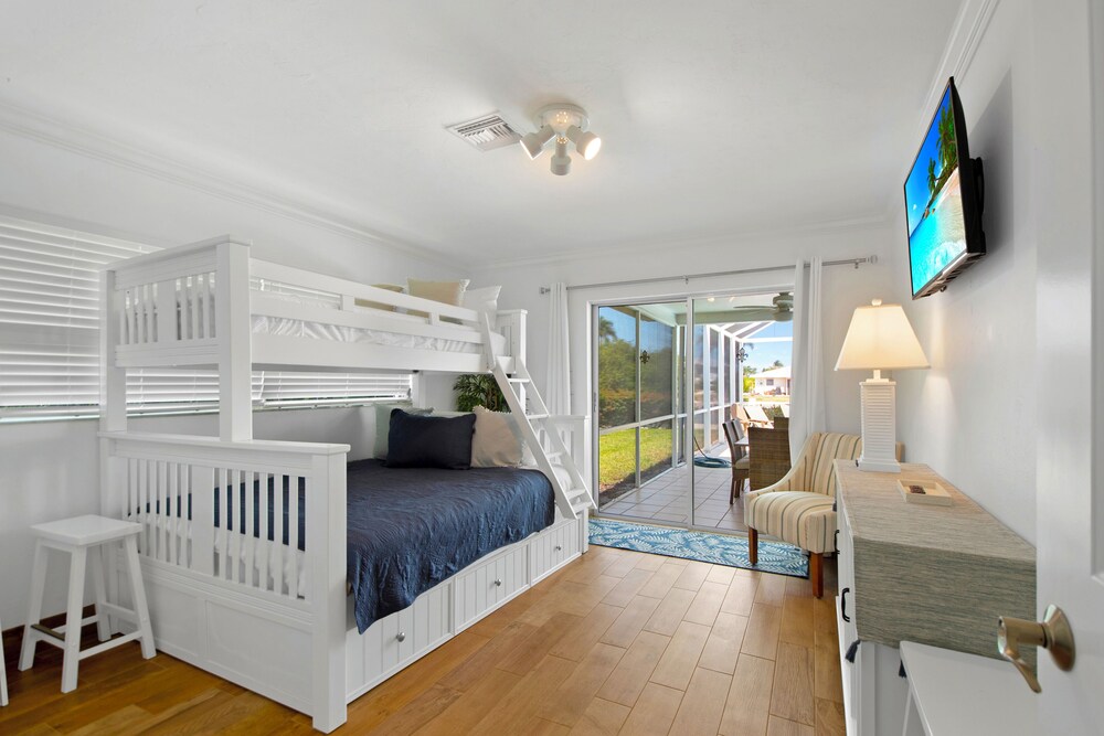 " BRING YOUR BOAT!!! Enjoy easy access NEW dock, Pool & more! - Isles ...
