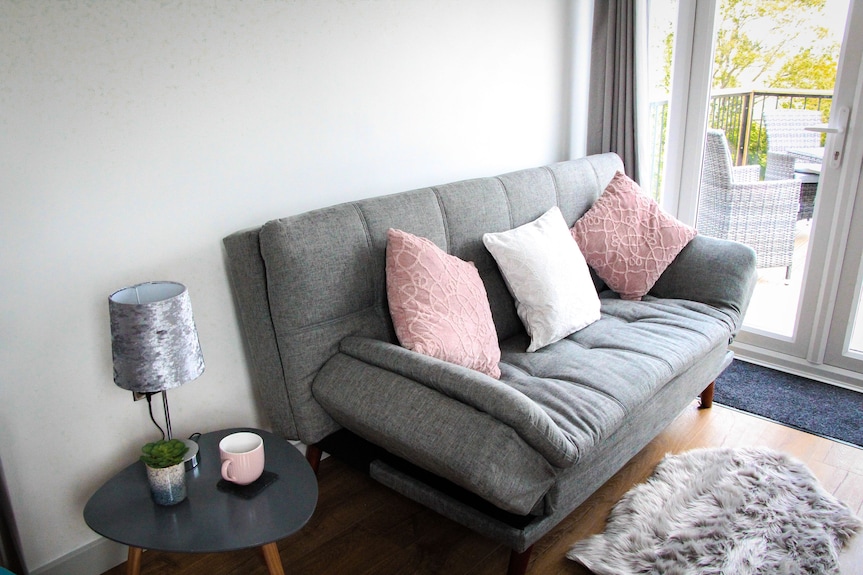 Cwm Heulog - Cabin With Hot Tub Sleeping 4, Pet Friendly - Shropshire