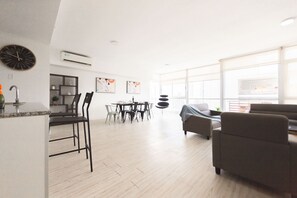 Apartamento (19C) | Sala de estar | Smart TV de 32 polegadas com canais digitais, televisor 
