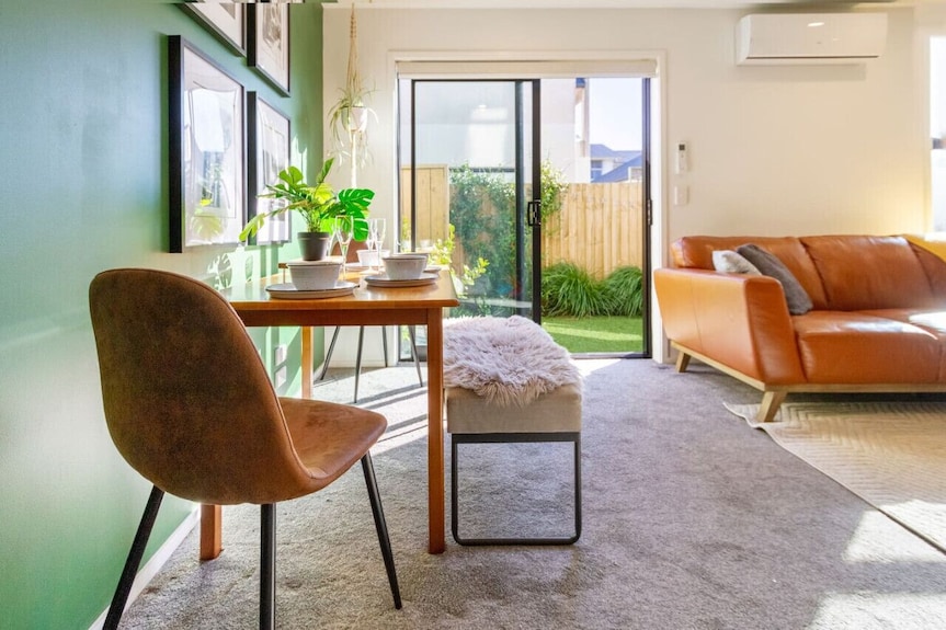 2-bed Oasis With A King Bed And Green Accents - ニュージーランド クライストチャーチ