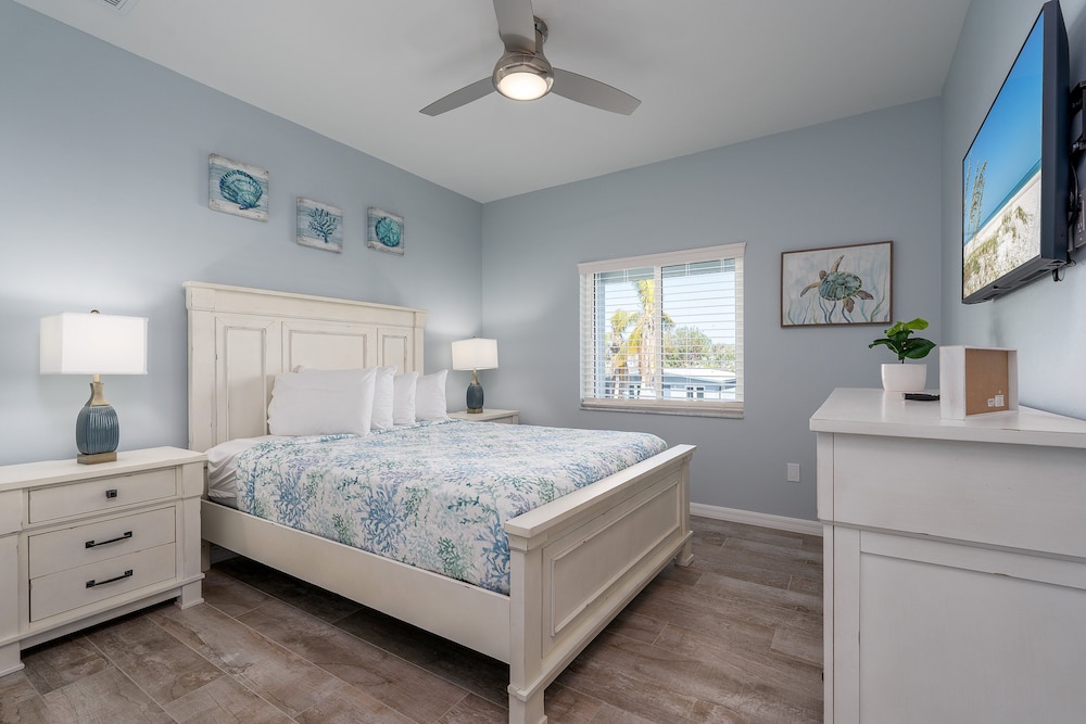 233 Heated Pool & Beach Access - Luxurious 3br Home - Fort Myers Beach, FL