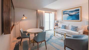 Suíte, 1 cama King (Legacy) | Área de estar | TV LED 55 polegadas com canais a cabo, tablet, filmes pagos