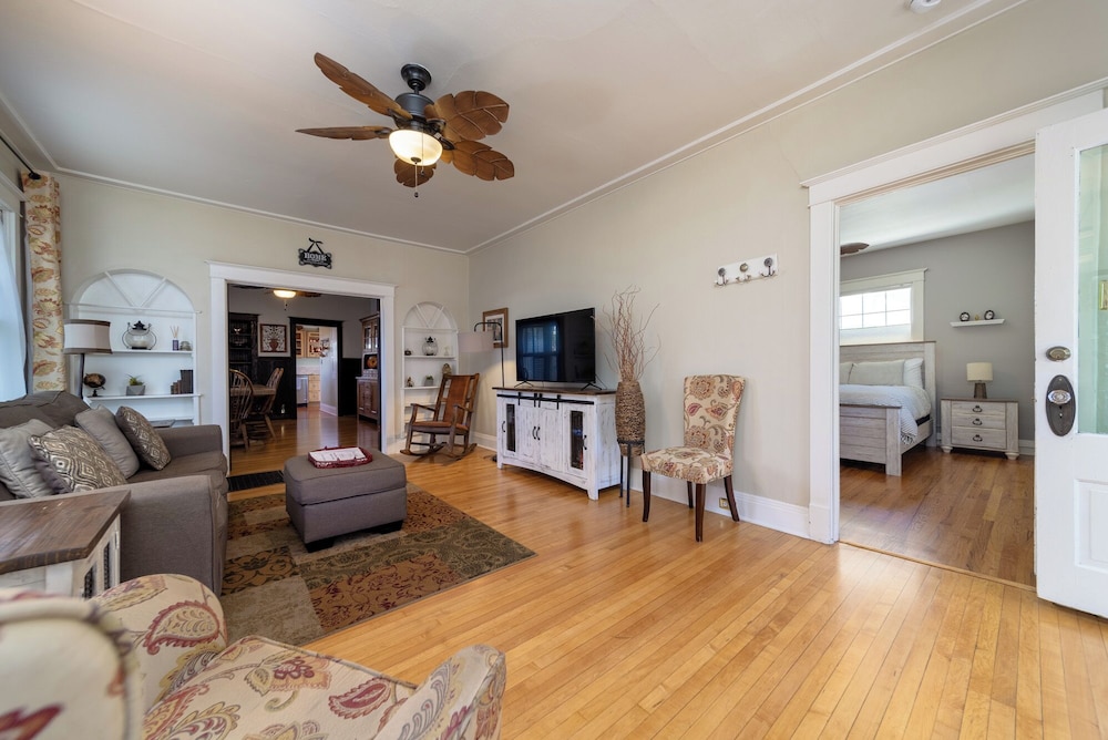 Best Location Downtown Gj - Beautifully Updated 2 Bedroom! - Grand Junction, CO