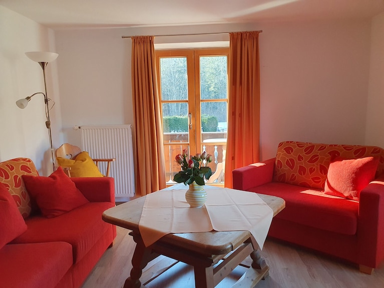 Vacation Apartment No. 6 For 1-5 Persons, Approx. 70 M², 1 Bedroom, Bed-sitting Room, Balcony - Untersberg