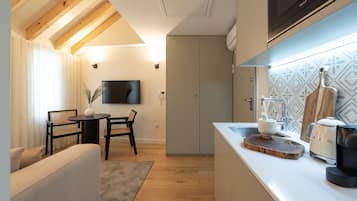 Apartamento econômico | Cozinha privada | Geladeira, micro-ondas, cooktop, máquina de café expresso