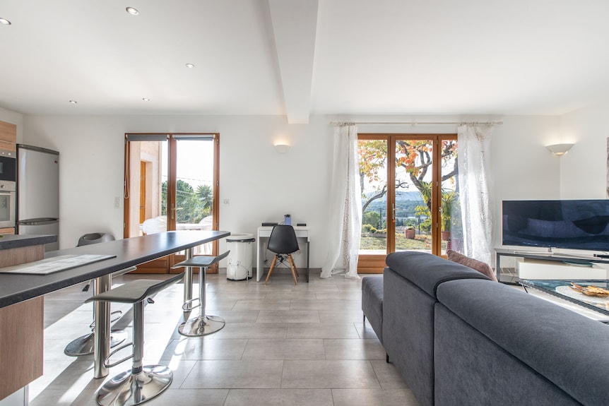 Quiet 3br With Terrace & Incredible Mountain View - Grasse