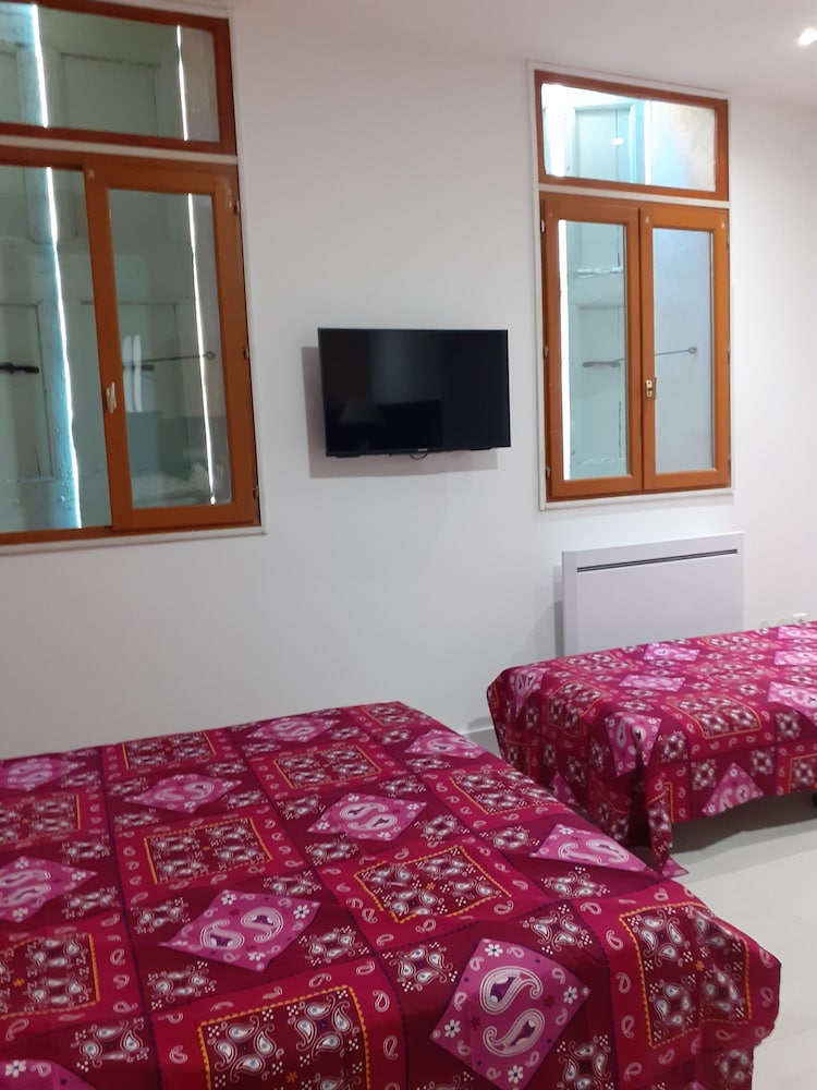 CENTRE FORCALQUIER studio Les Fauvettes - Forcalquier | Vrbo