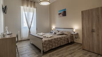 Quarto casal urbano, para não fumantes, suíte | Roupas de cama premium, frigobar, cofres nos quartos, escrivaninha