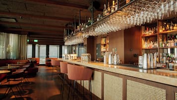 2 bares/lounges