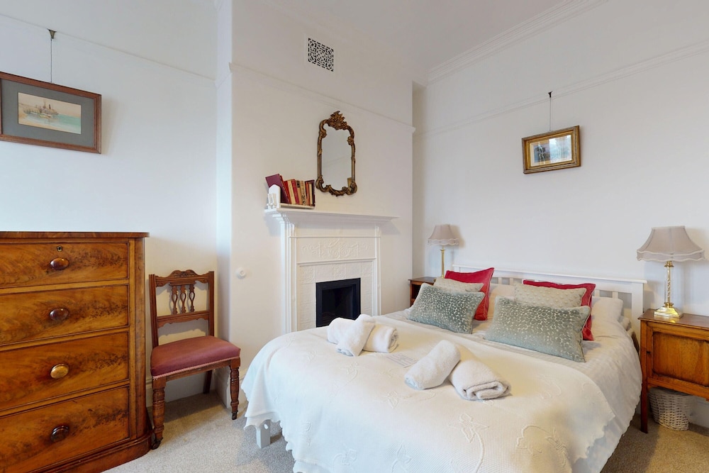 Glain Orme - Four Bedroom Cottage, Sleeps 10 - Llandudno | Vrbo