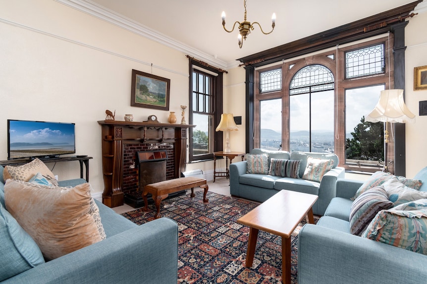 Glain Orme - Four Bedroom Cottage, Sleeps 10 - Llandudno