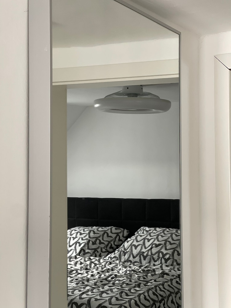 Berg Messe Dg, 1 Room, Parking Lot, W-lan, Home Office, Private Time - Bergisch Gladbach