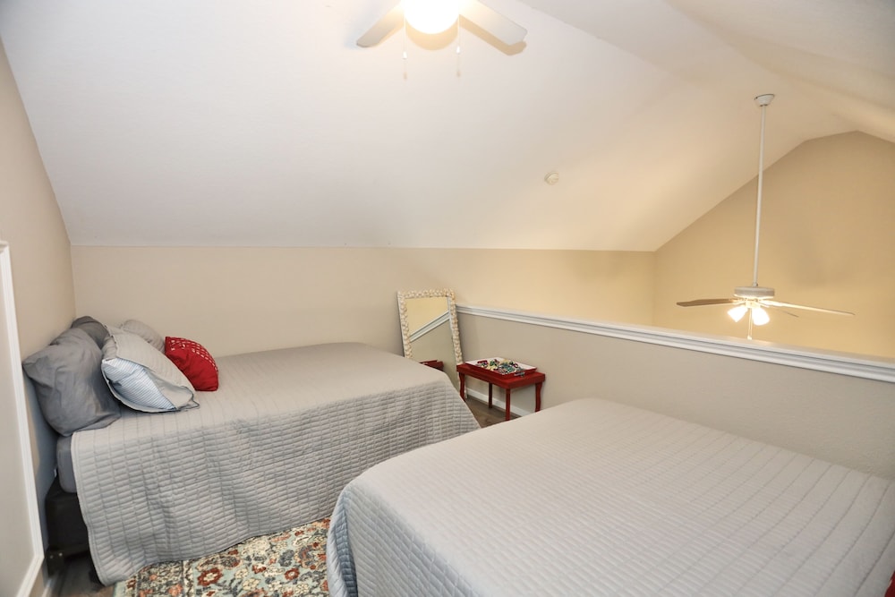 Beautiful Bay View / 2 Min Drive to Beach + Huge Deck - Terramar Beach ...